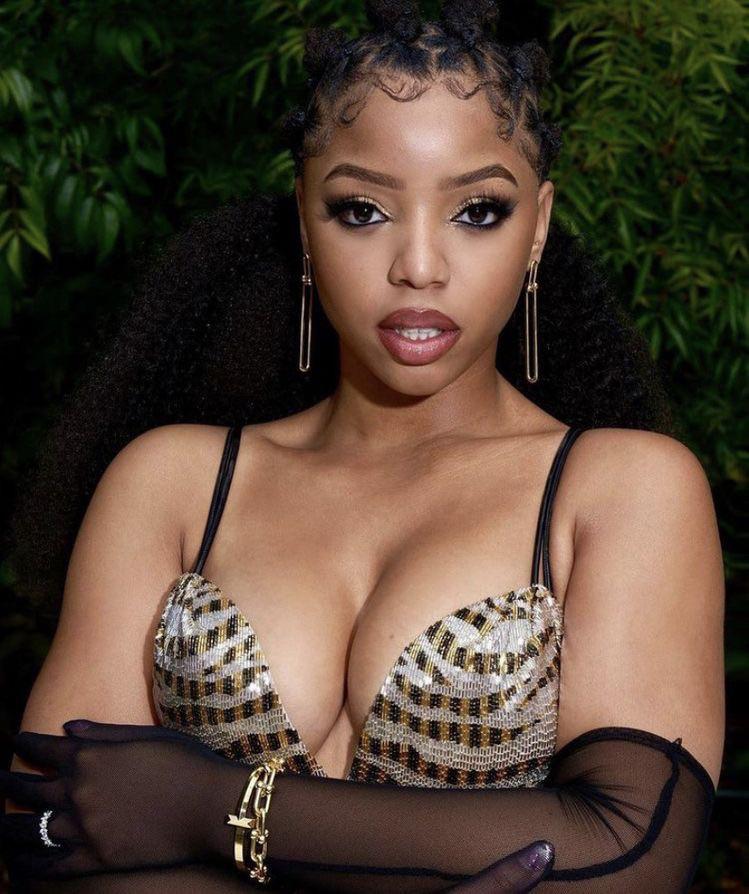 Chloe 😋💎 | Scrolller