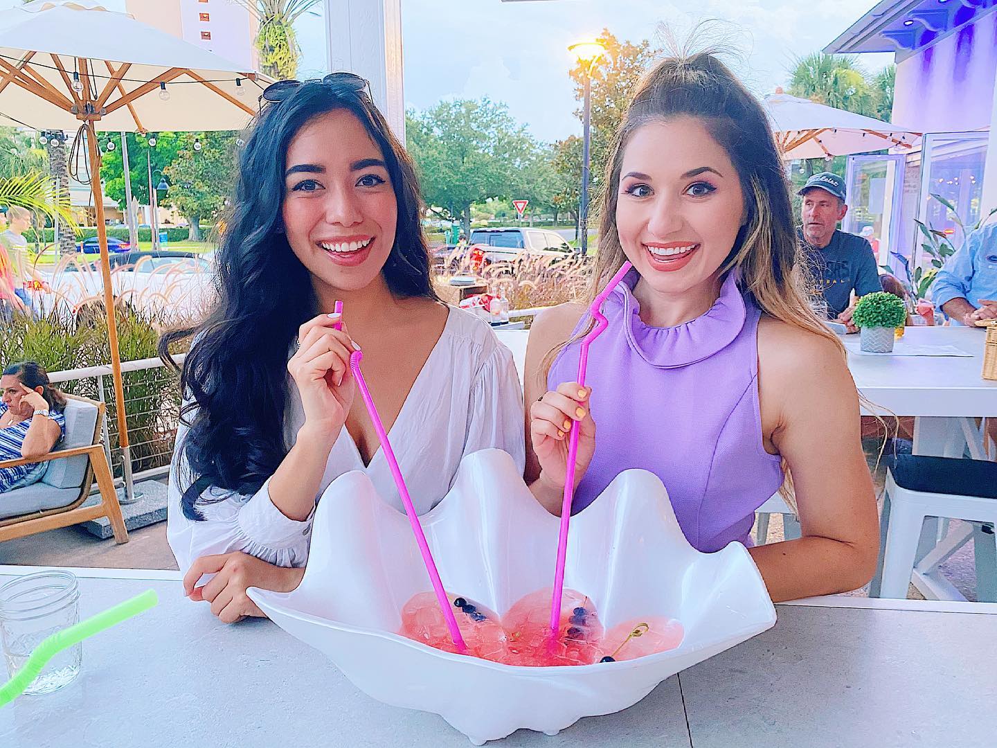 Clam Shell | Scrolller