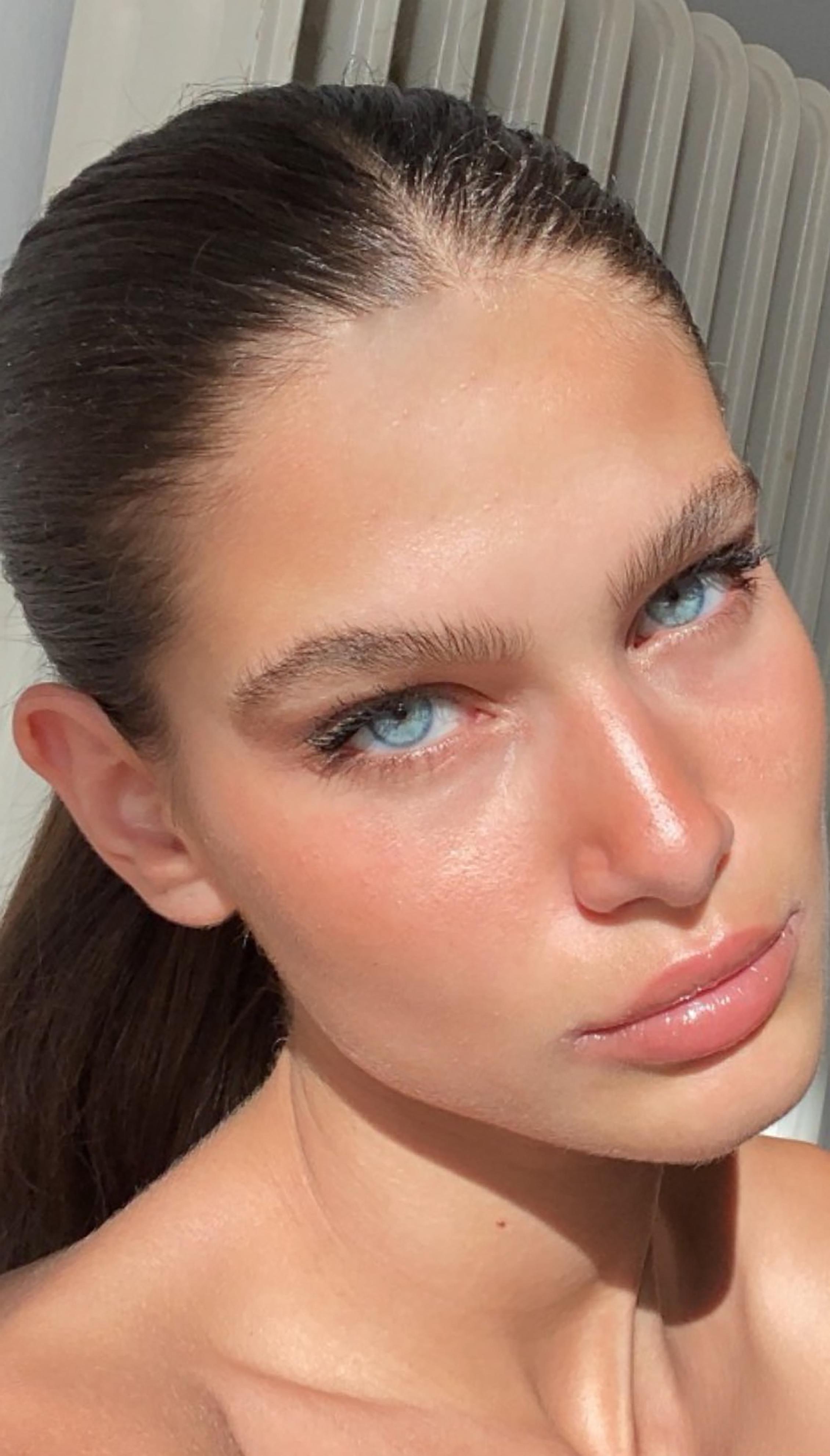 Clean face and rosy cheeks | Scrolller