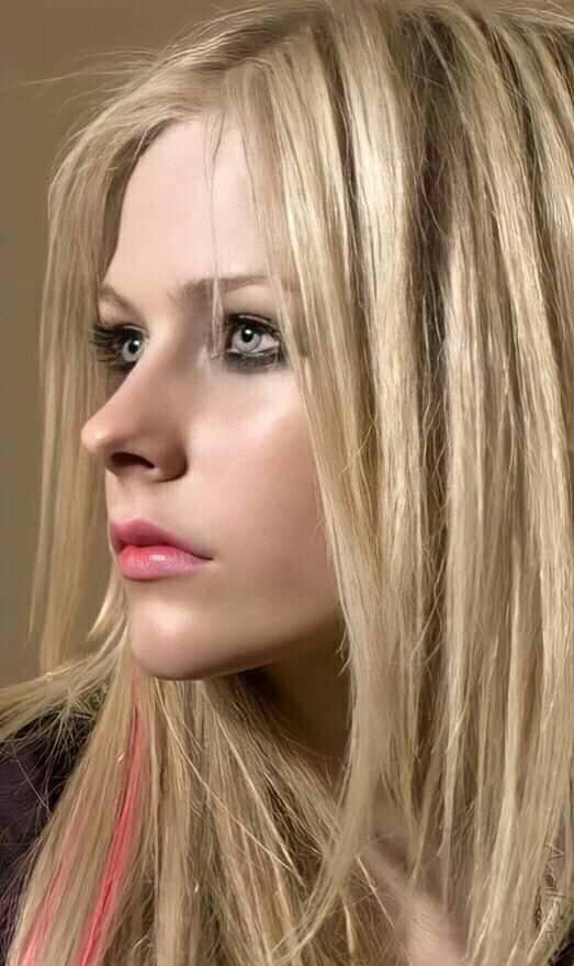 Closeup! | Scrolller