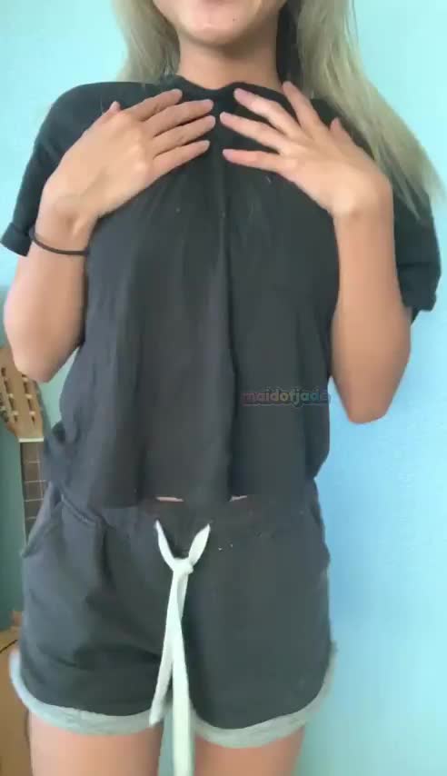 Clothes off so I can show off my little gap | Scrolller