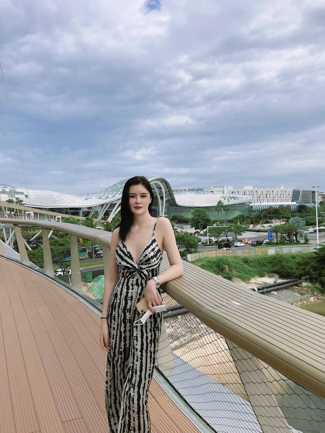 Cloudy [F40] | Scrolller