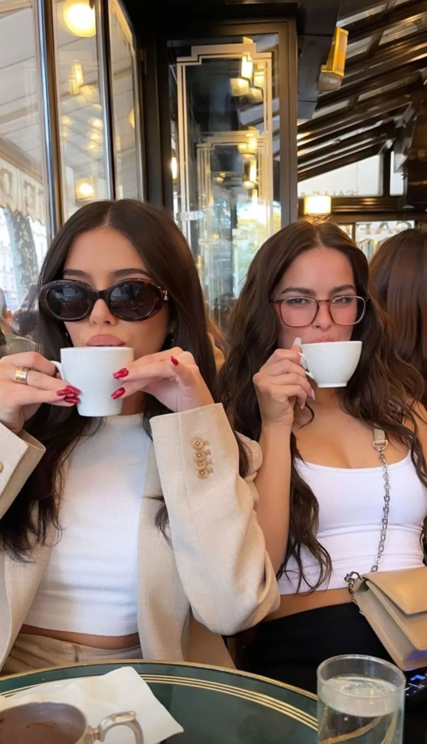 coffee time with her friend | Scrolller