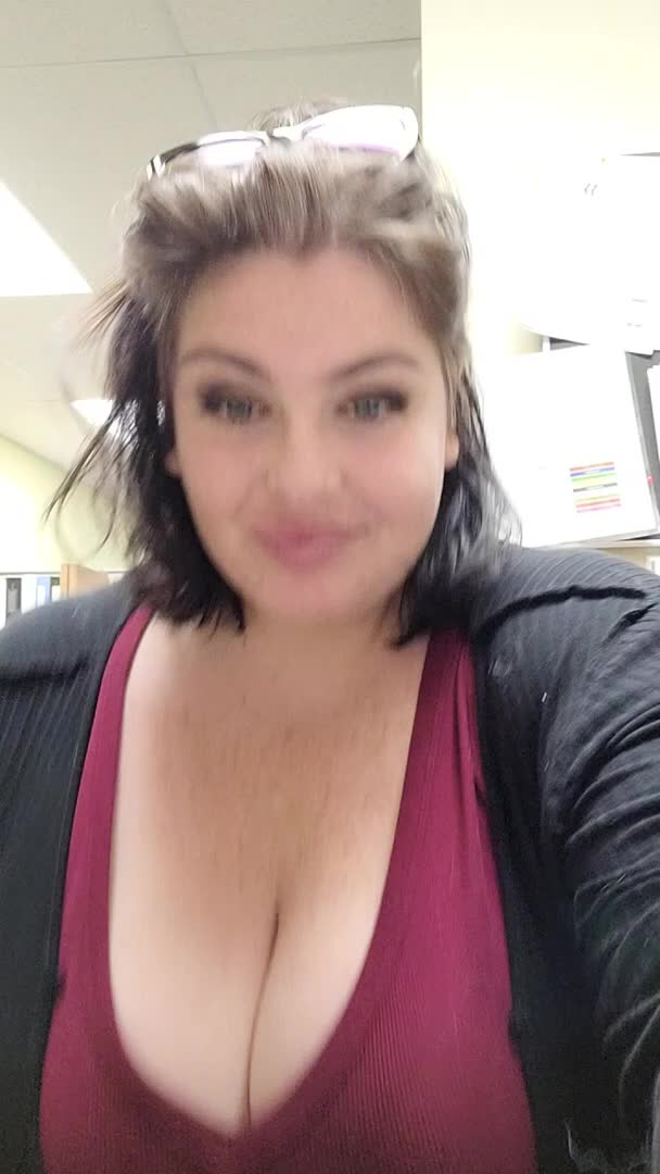 come meet me in the back room at work 😏 | Scrolller