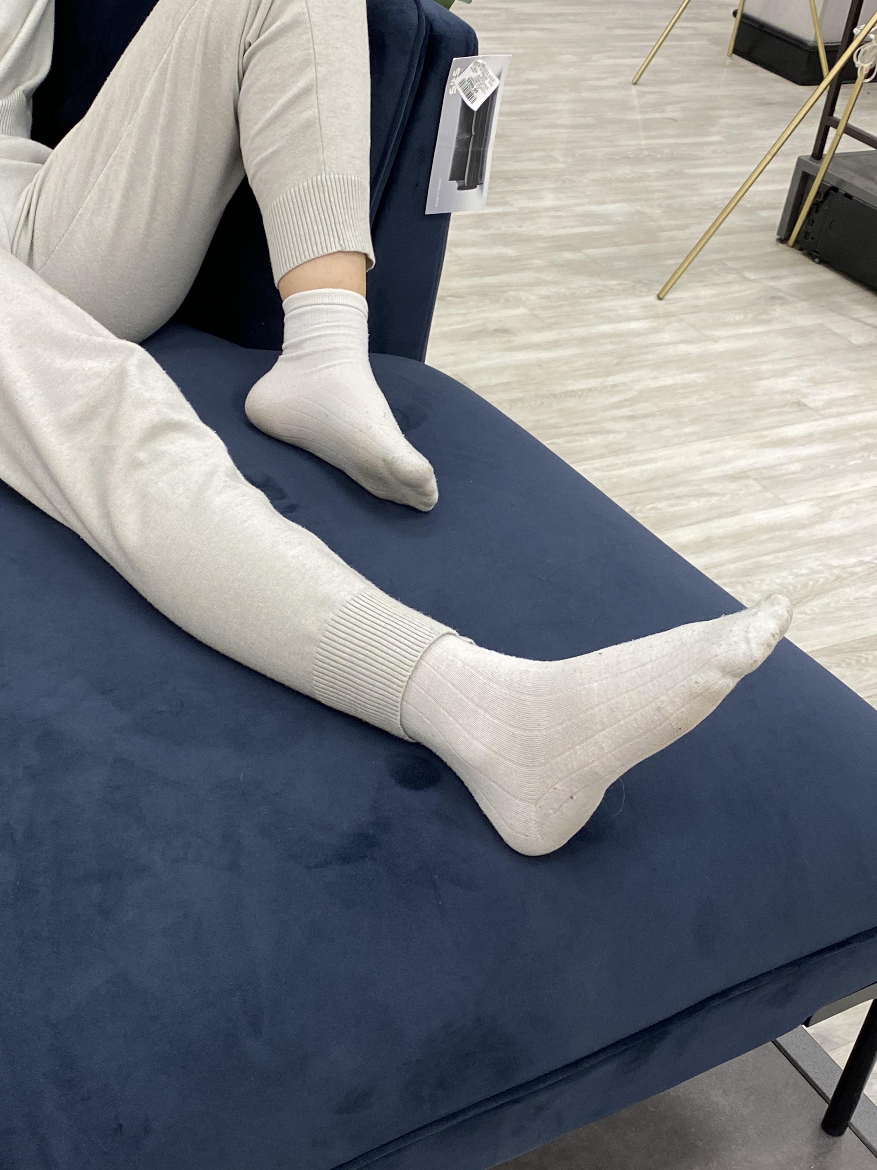 Come rub my feet at the store 😉🥰 | Scrolller