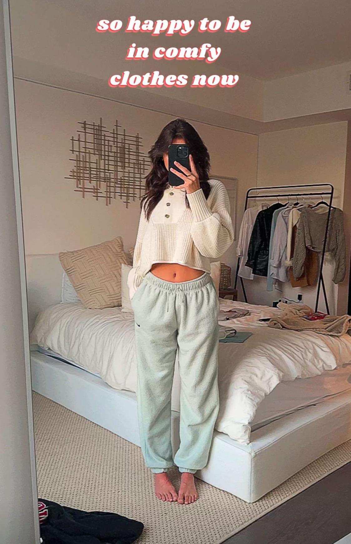 Comfy sav showing those perfect feet | Scrolller