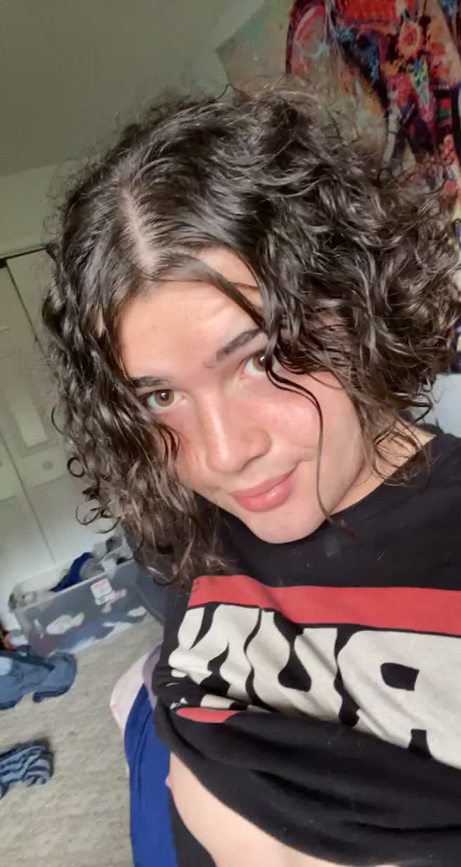 Do I have a fuckable face? ☺️ | Scrolller