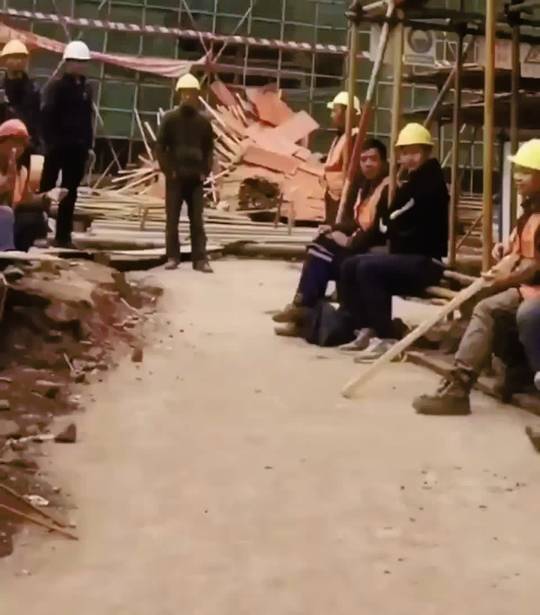 Construction worker getting his Michael Jackson on. | Scrolller