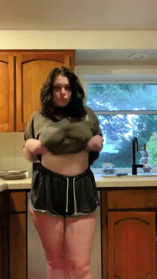 Cover my tits in cum | Scrolller