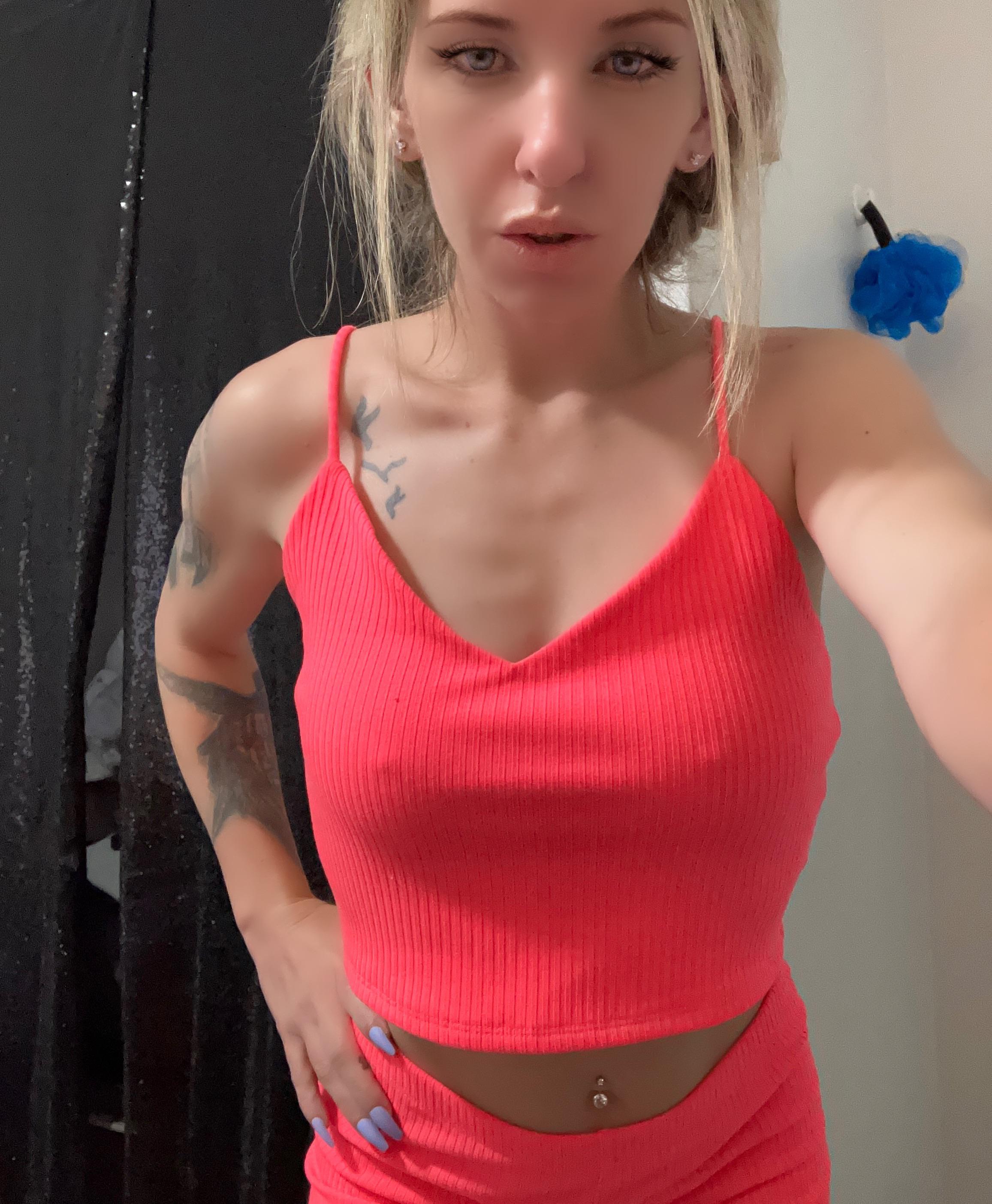 Crop top Sundays! | Scrolller