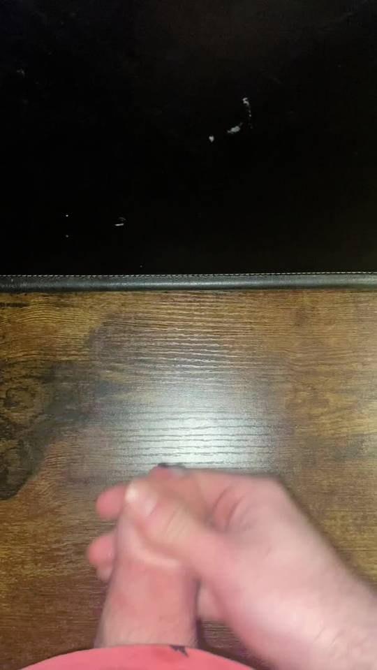 Cumming on my desk | Scrolller