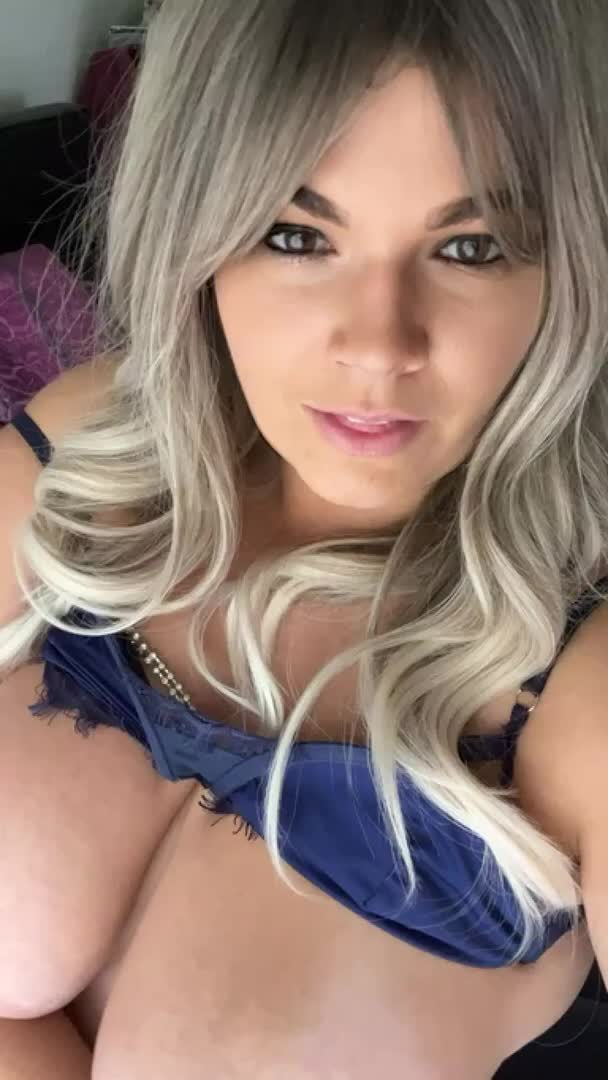 Curvy milf who needs little bit love, is there anyone who can pamper my whole body? | Scrolller