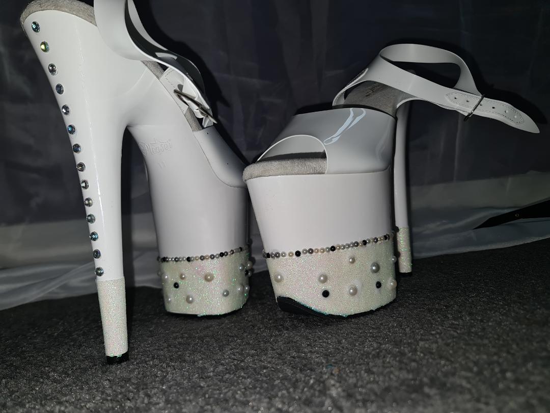 Customised my pleasers! Got bored of plain white 💚 | Scrolller