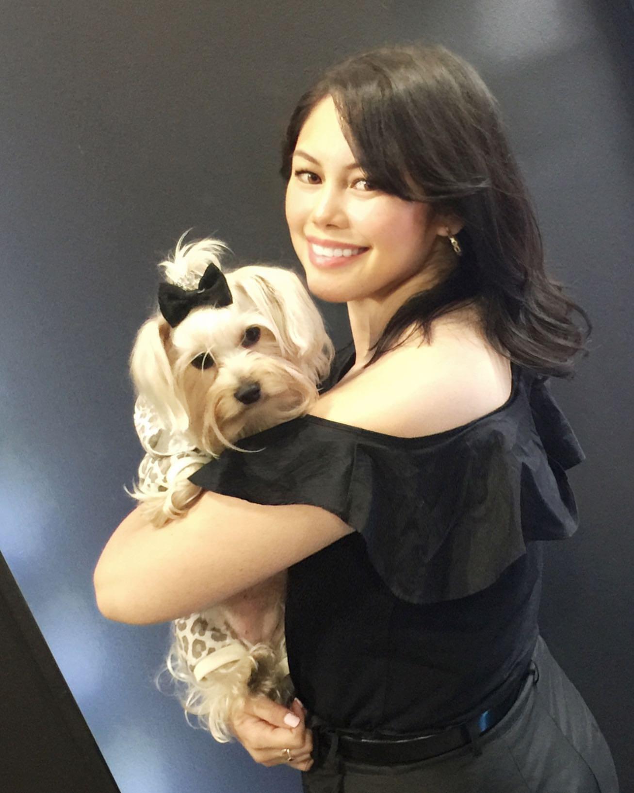 Cute Filipina Scrolller