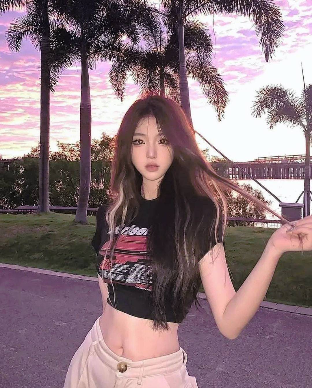 Cute midriff | Scrolller