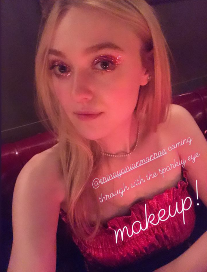 Dakota Fanning Scrolller