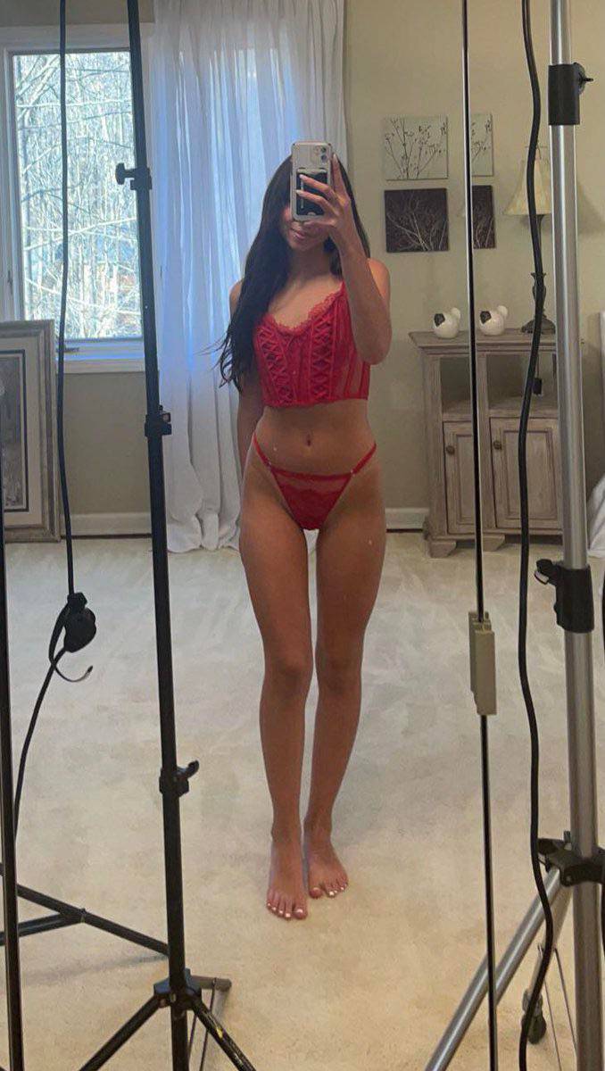 Dakota Tyler From Her Twitter Scrolller