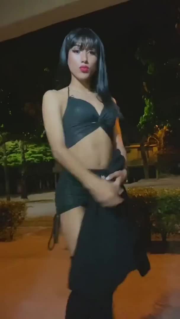 Damn🥵 | Scrolller