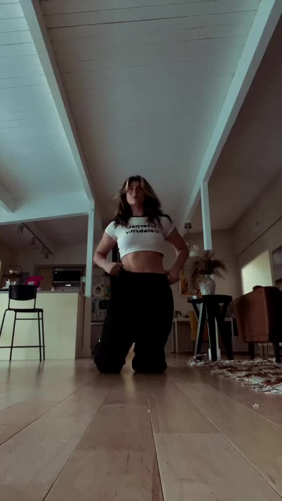 Damn Shes Sexy Scrolller