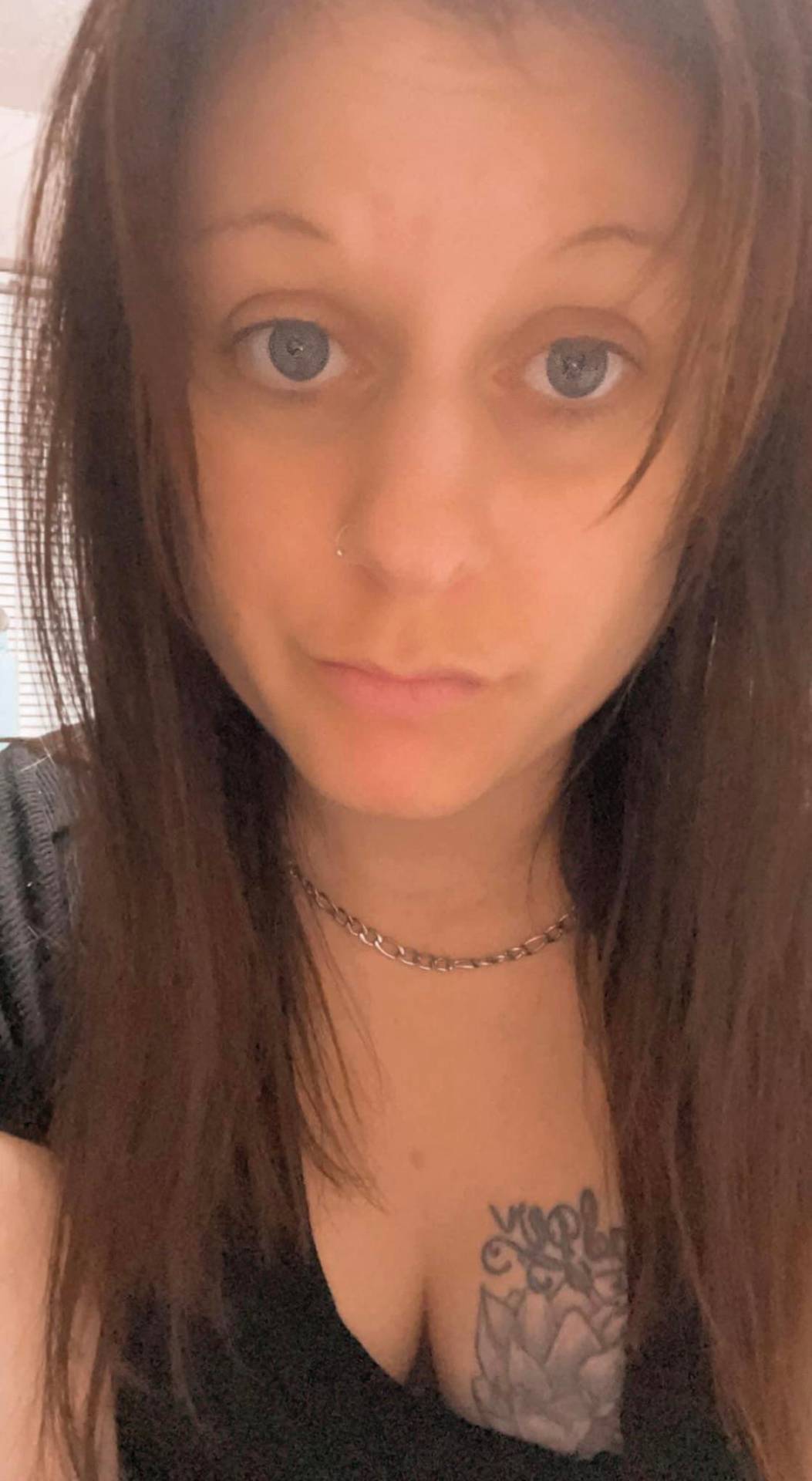 Dark hair, green eyes | Scrolller