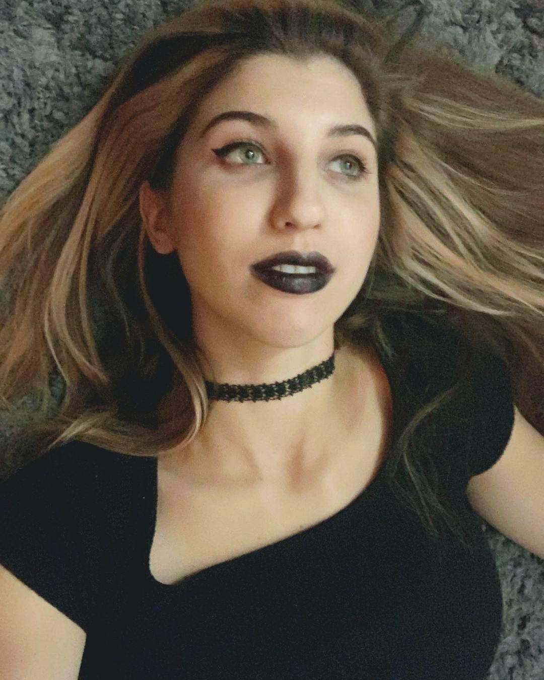 dark lipstick 🖤 | Scrolller