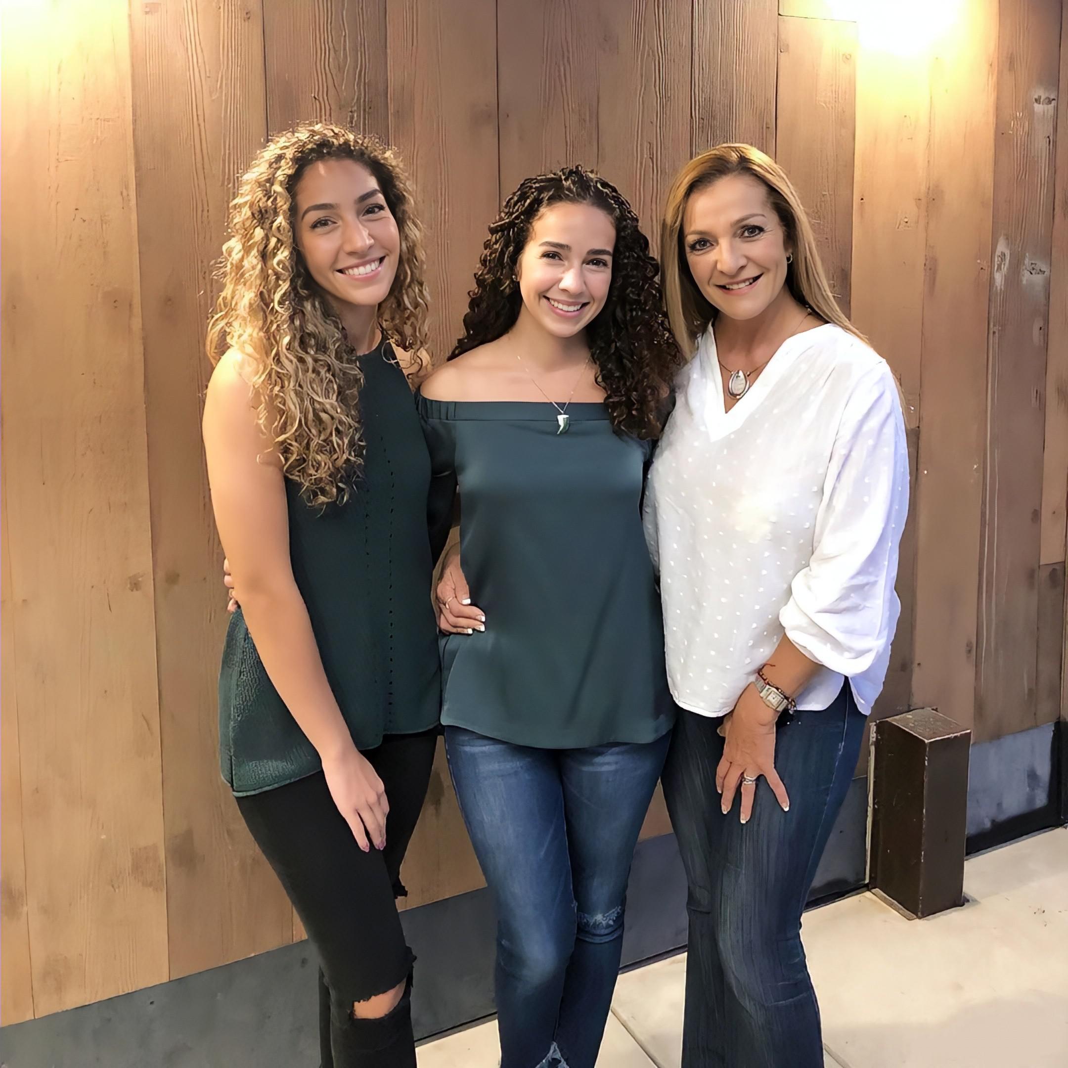 Daughters and mom, make your choice | Scrolller