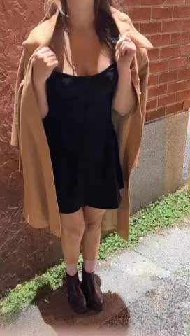 Decided to take off my dress to do some sneaky flashing in the busy city [GIF] | Scrolller