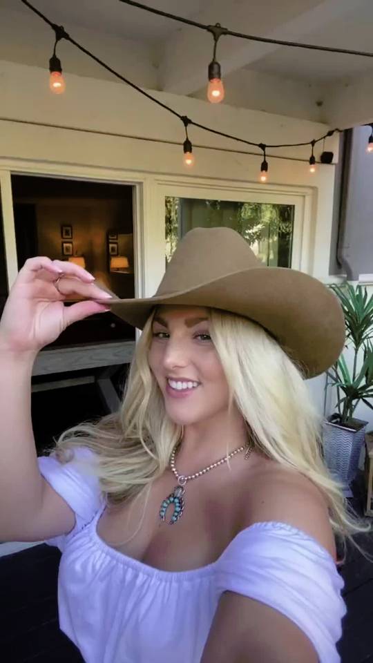 Delicious Booty 👅 | Scrolller