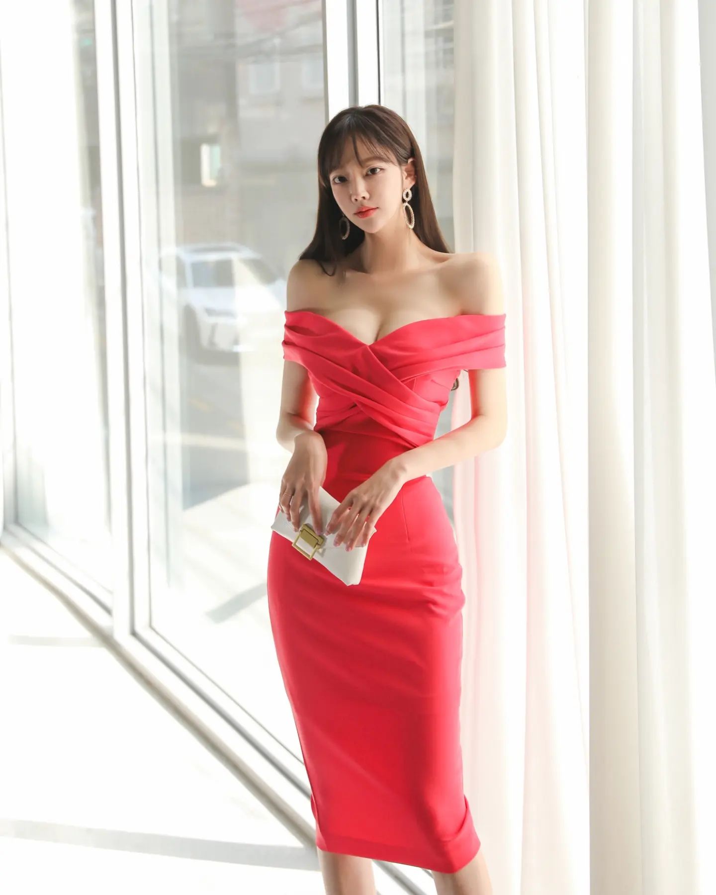 Demure Trophy | Scrolller