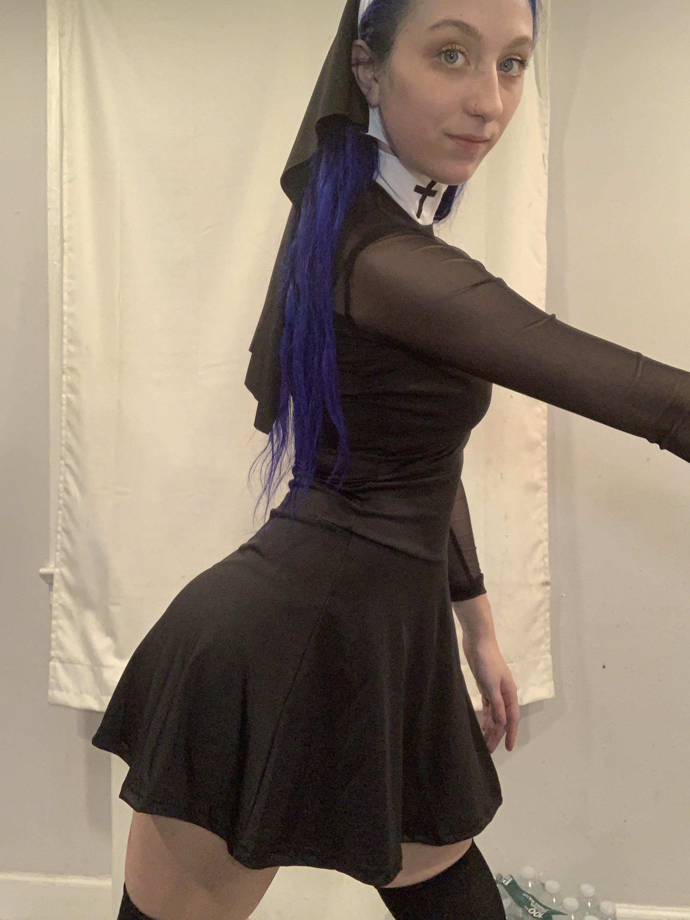 Did I pull off this nun costume okay? (25f) | Scrolller