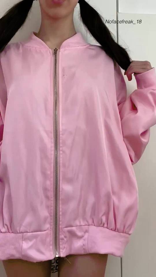 Did you expect these cuties on such a small girl? | Scrolller