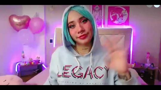 Doing some kinky things💗😈 | Scrolller