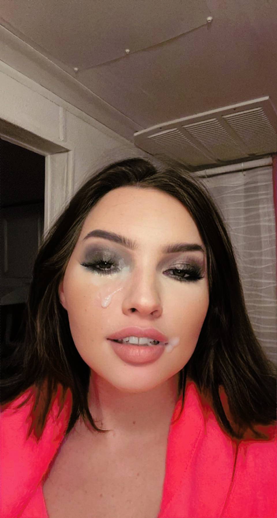 Do I look pretty like this? | Scrolller