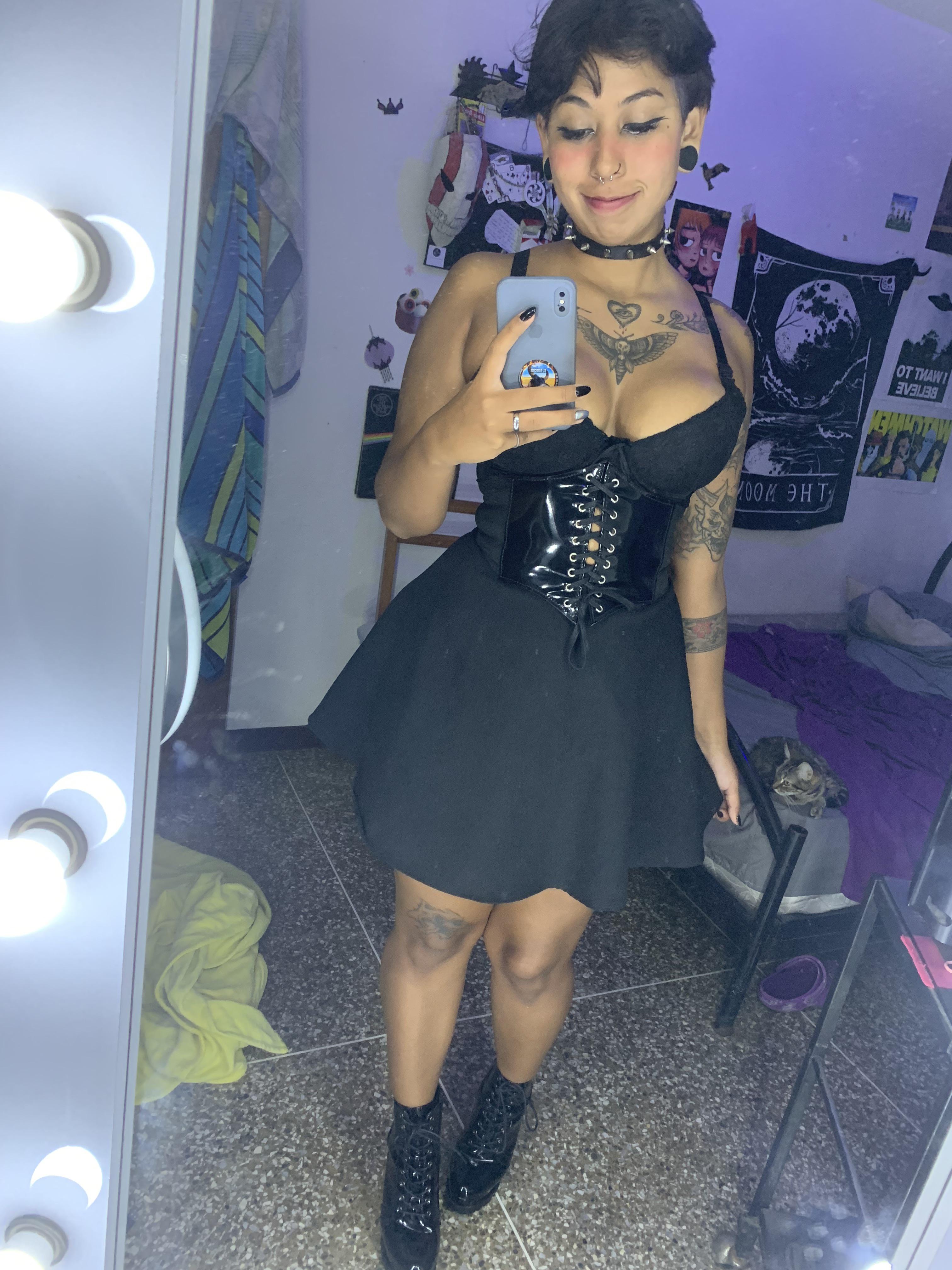 Do U Like My Outfit Scrolller