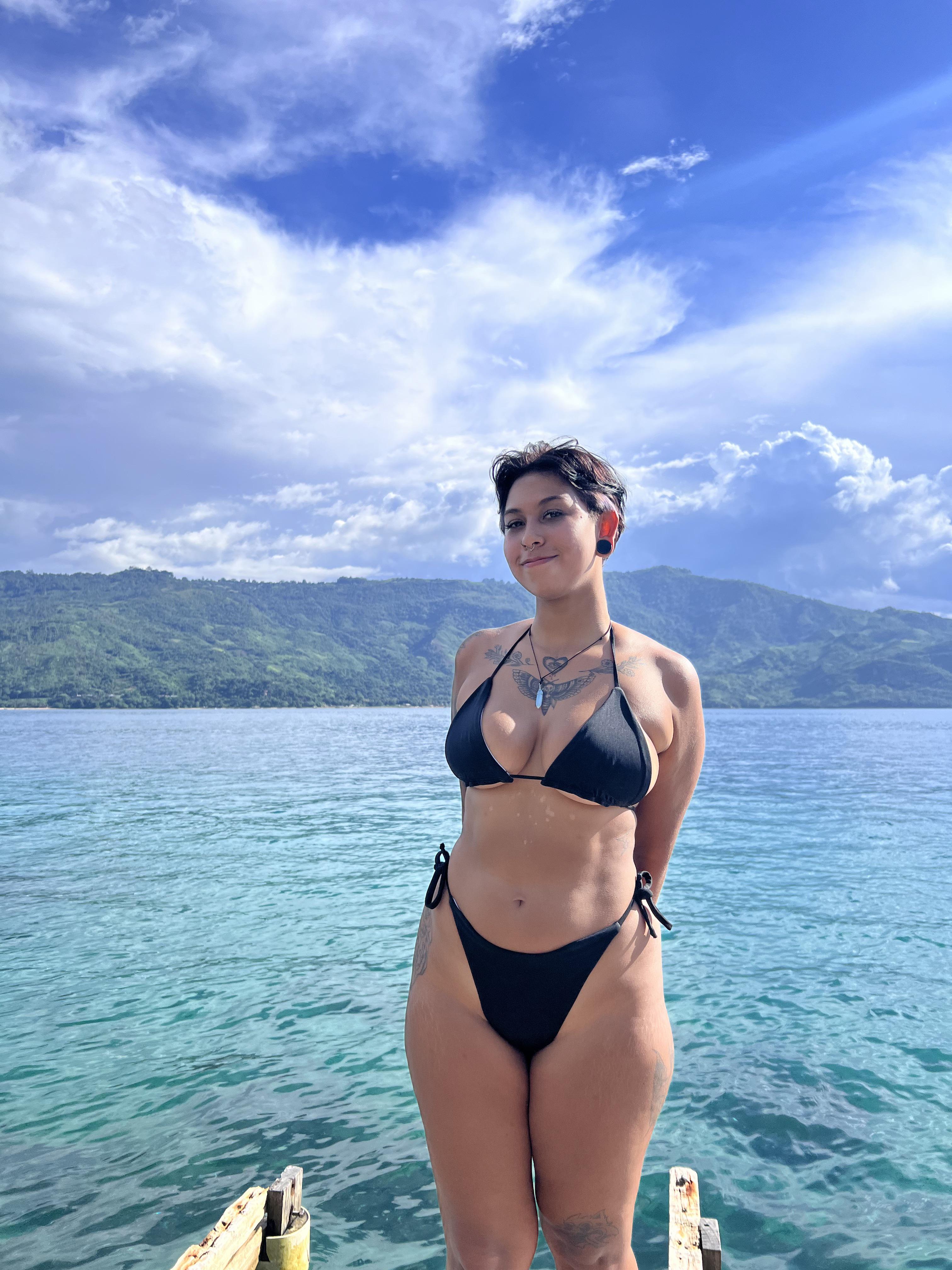 Do u like the view or me? | Scrolller