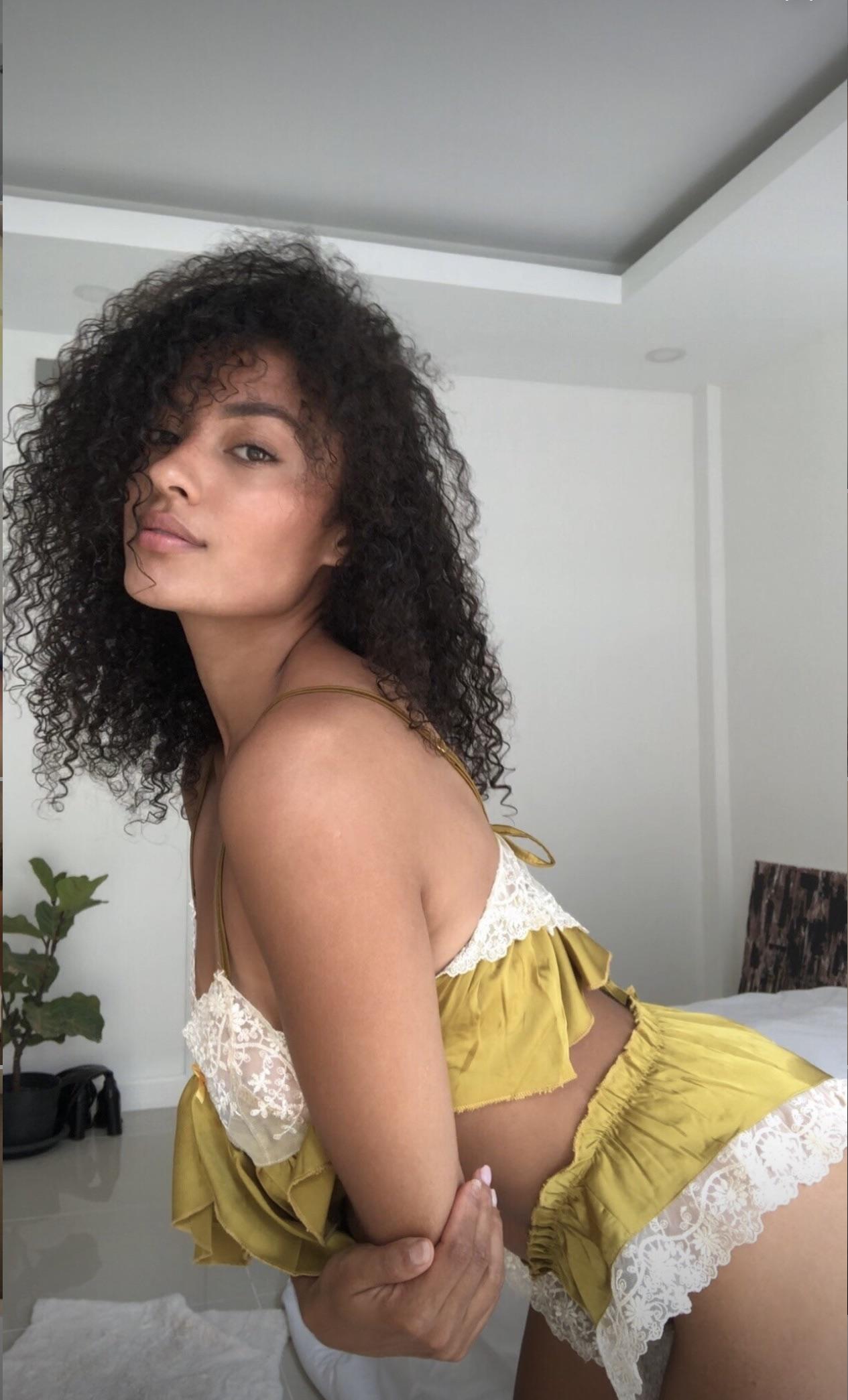 Do you have a thing for young milfs ? | Scrolller