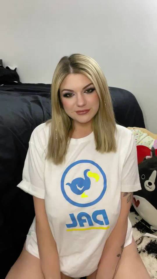 Do you like curvy blondes? (drop) | Scrolller