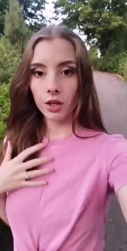 wanted to give my neighbours a little show before class starts 😅💕 | Scrolller