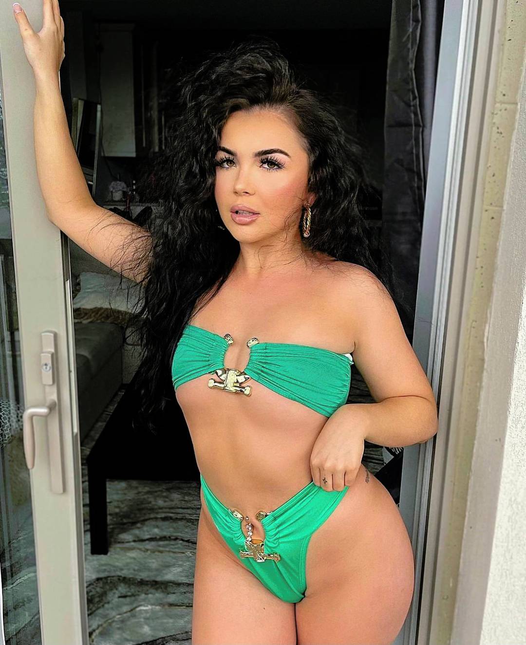 Do You Like Moms Bikini Scrolller