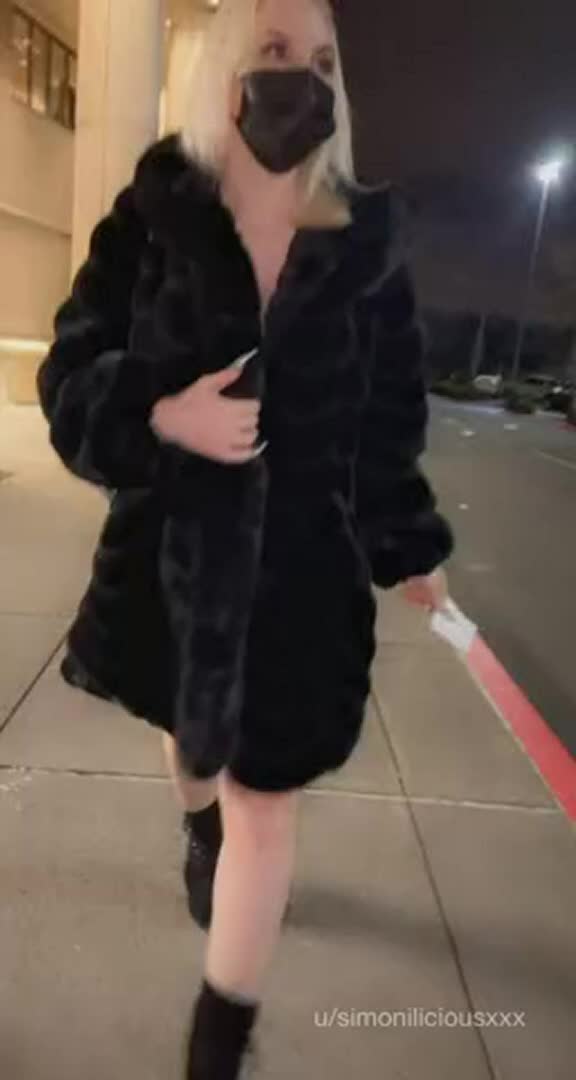 Do you like my coat? | Scrolller