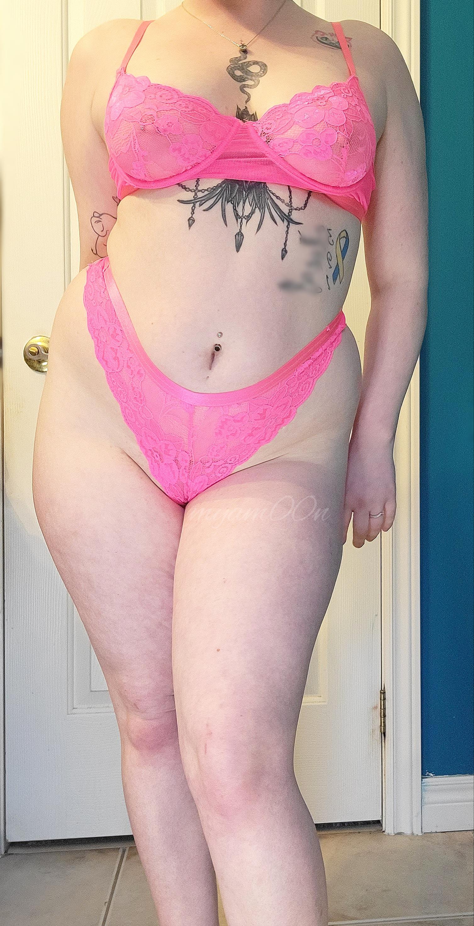 do you like my curves?? 😏 | Scrolller