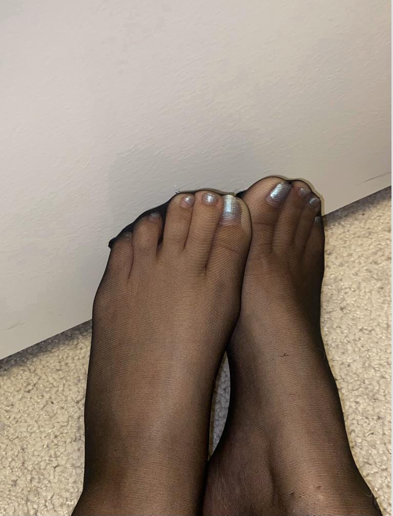 Do you like my nylons? | Scrolller