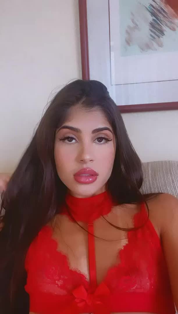 Do you like red? | Scrolller