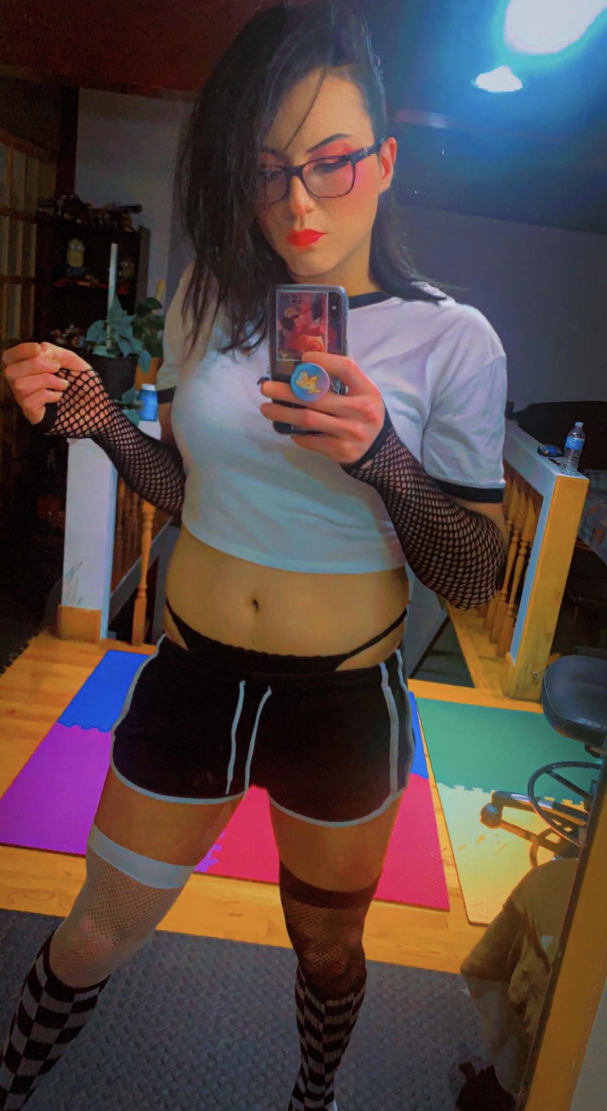 Do you like this outfit? 🤍🖤 | Scrolller