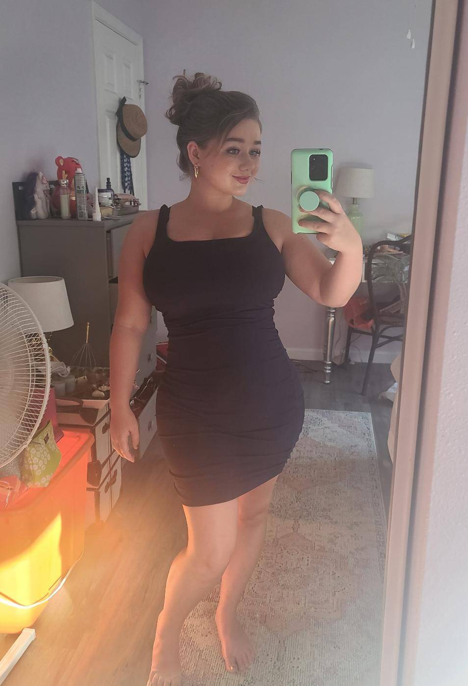 Do you like tight dresses? | Scrolller