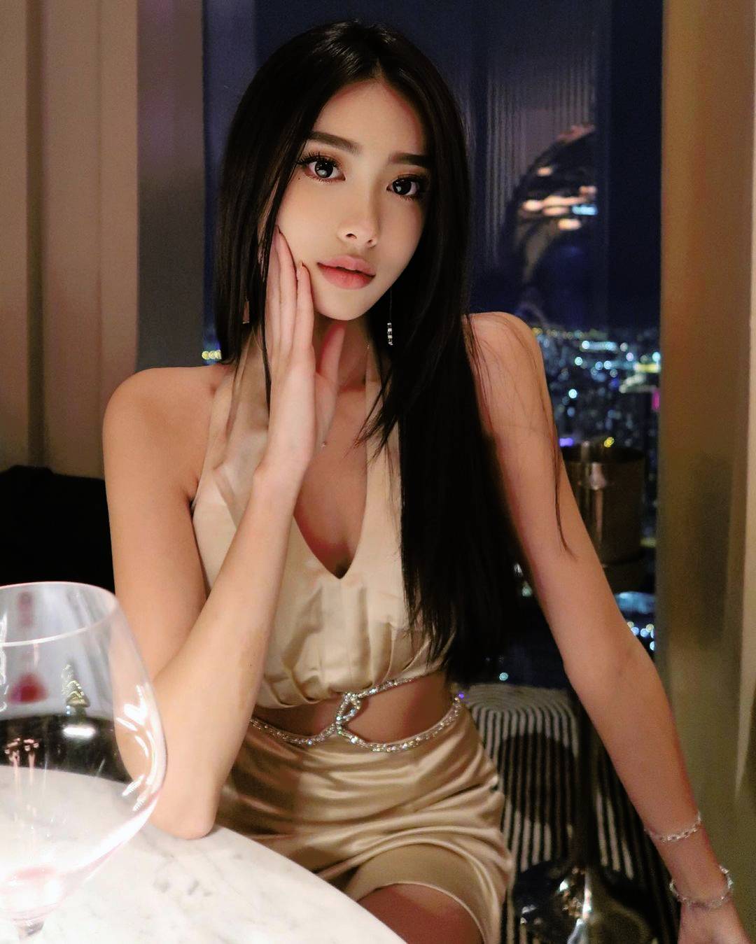 Doe eyed | Scrolller