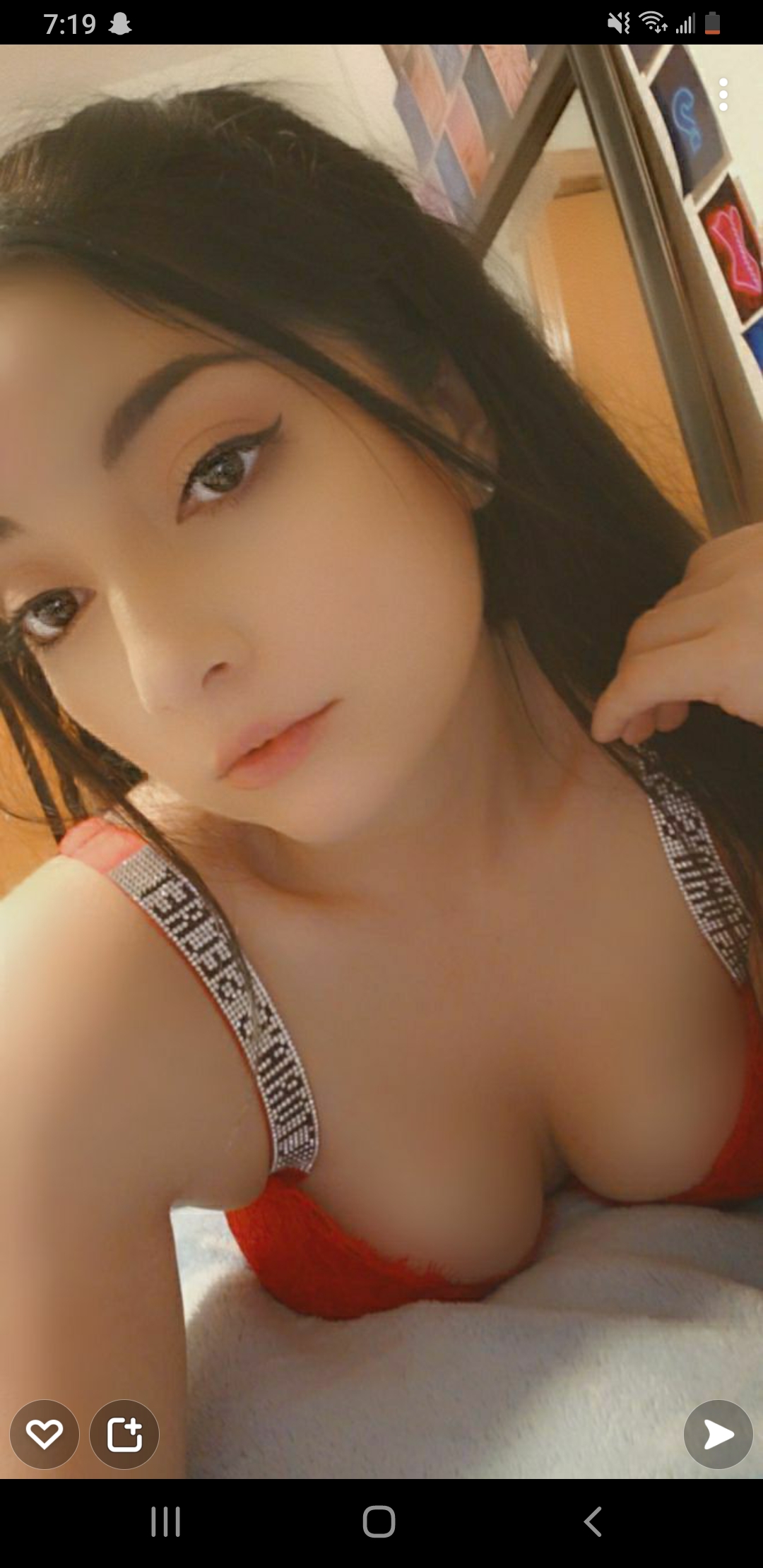 Does a pretty little latina like me turn you on papi? | Scrolller