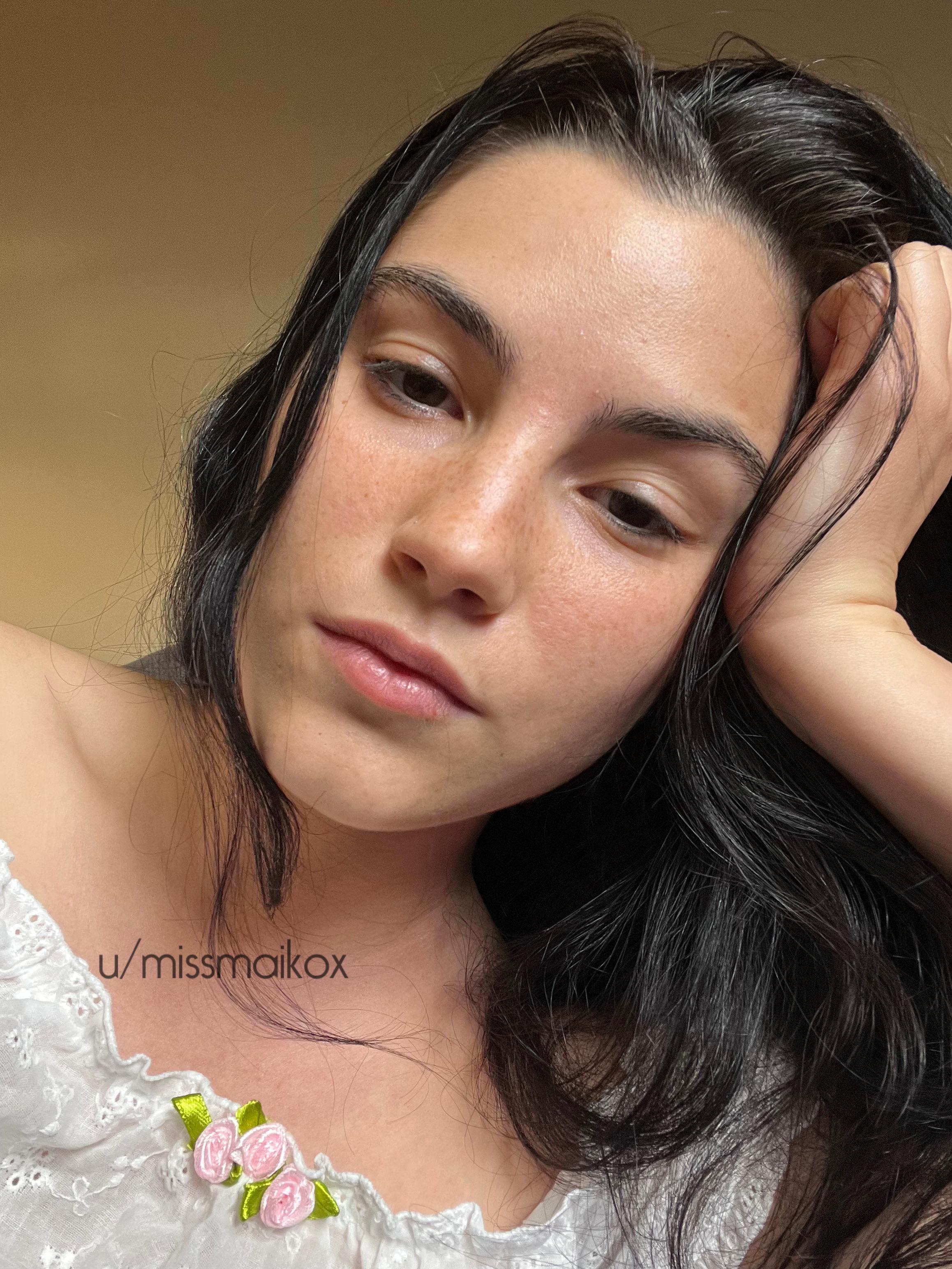 does anyone appreciate my face without makeup?😉 | Scrolller