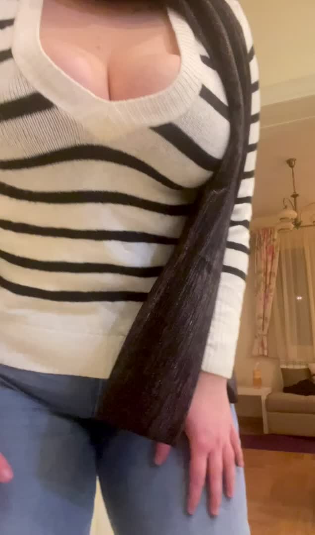 Does hijab go well with jeans? I think people will stare 😳 | Scrolller