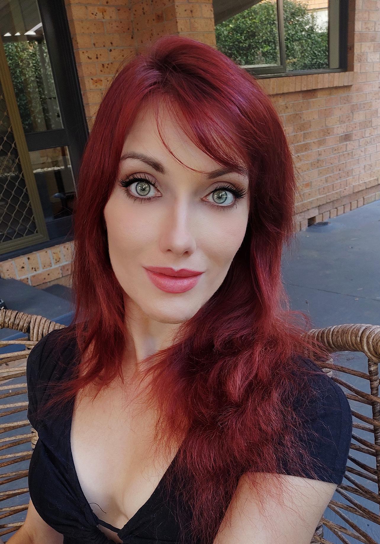 Does red suit my eyes | Scrolller